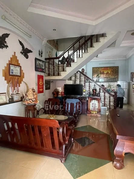 Kết cấu: 1 trệt 2 lầu BTCT chia làm 2 căn 5PN,